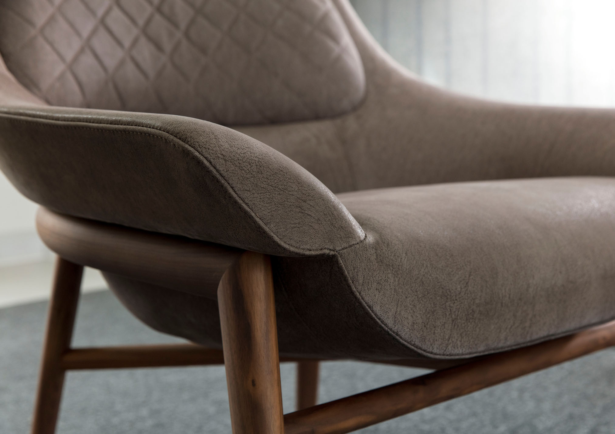 Designer-Sessel aus Leder und Holz Hanna – Berto Salotti