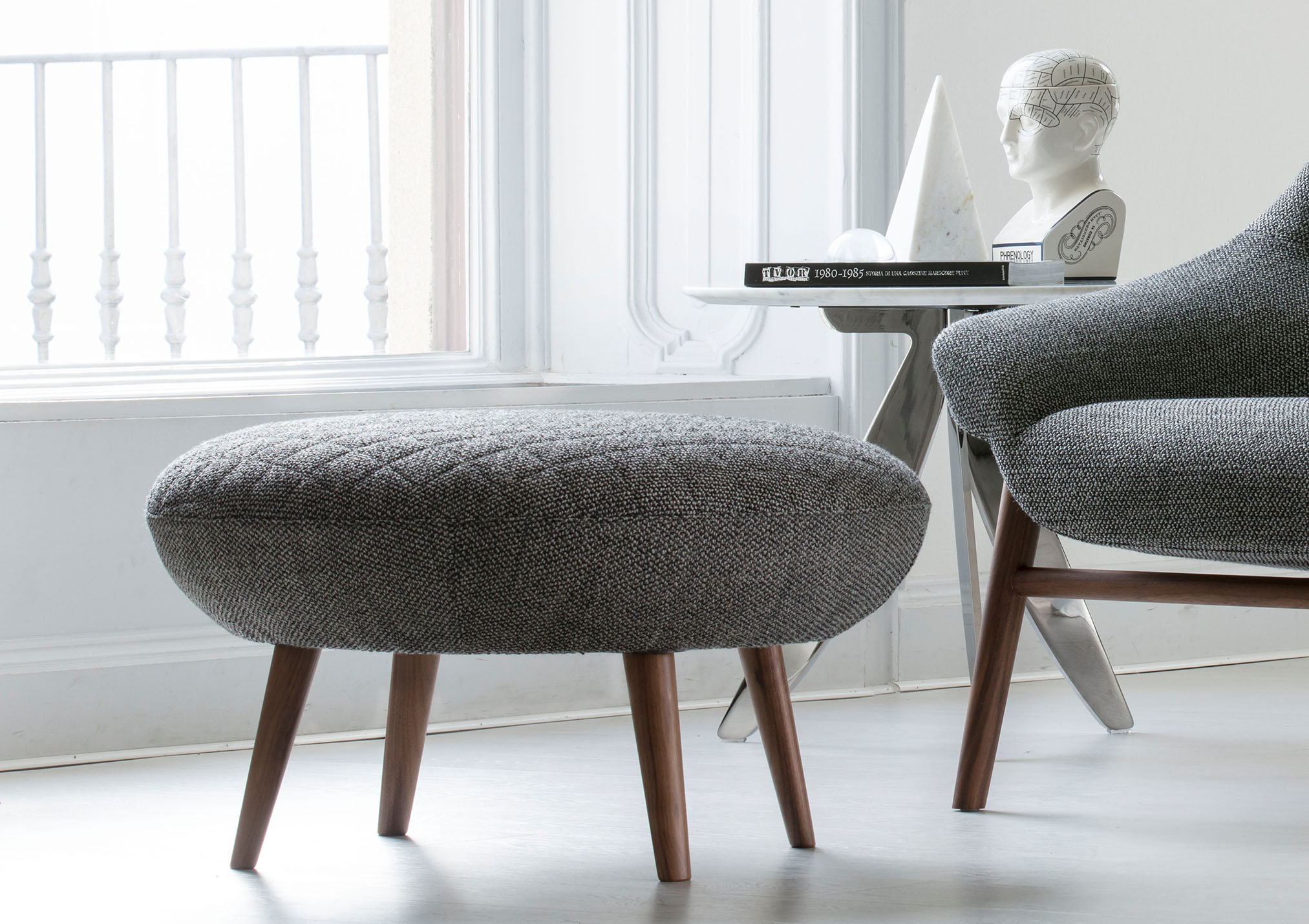 Runder Design Hocker Hanna Nach Mass – Berto Salotti